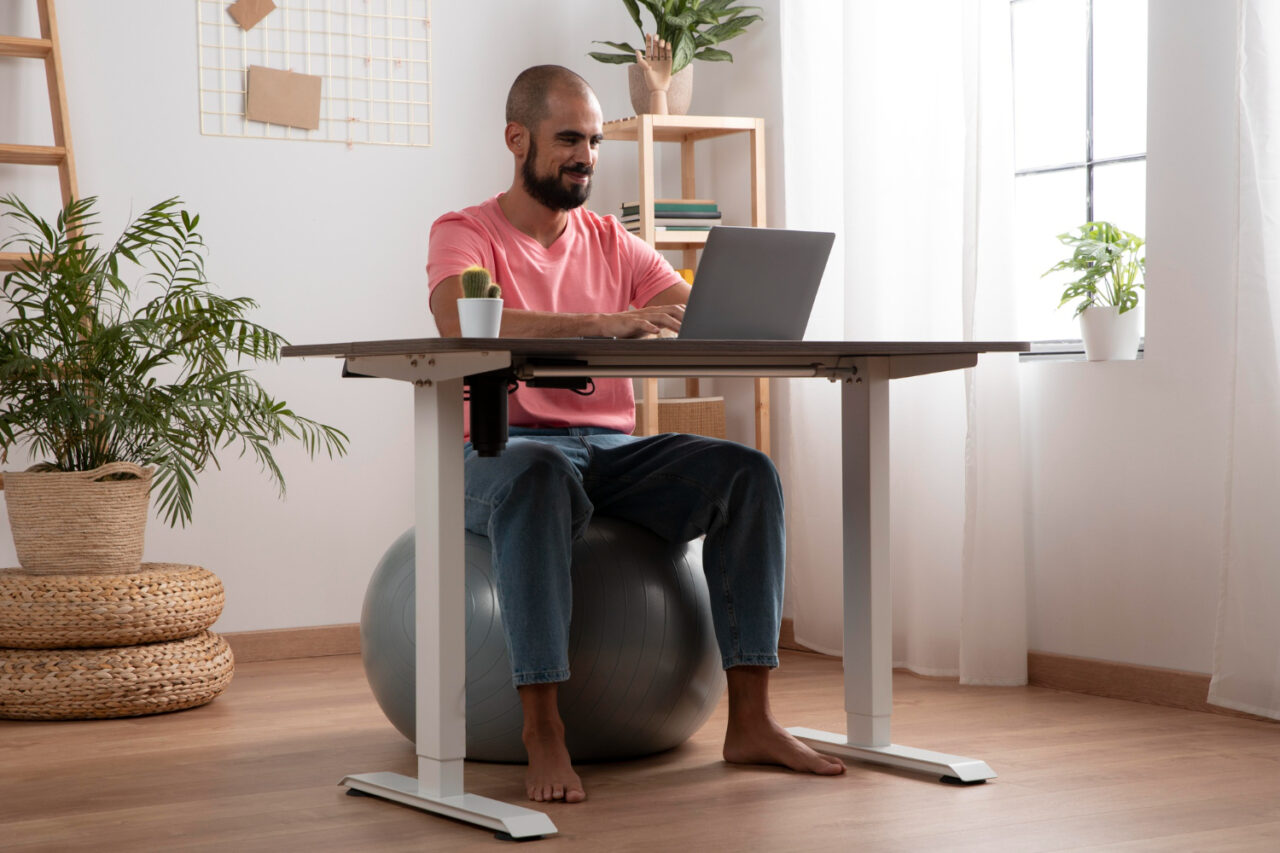 Comment réussir à aménager un poste assis-debout ergonomique ...